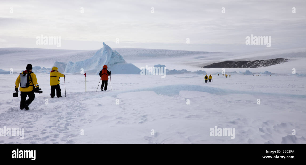 Antarctica people walking hi-res stock photography and images - Alamy