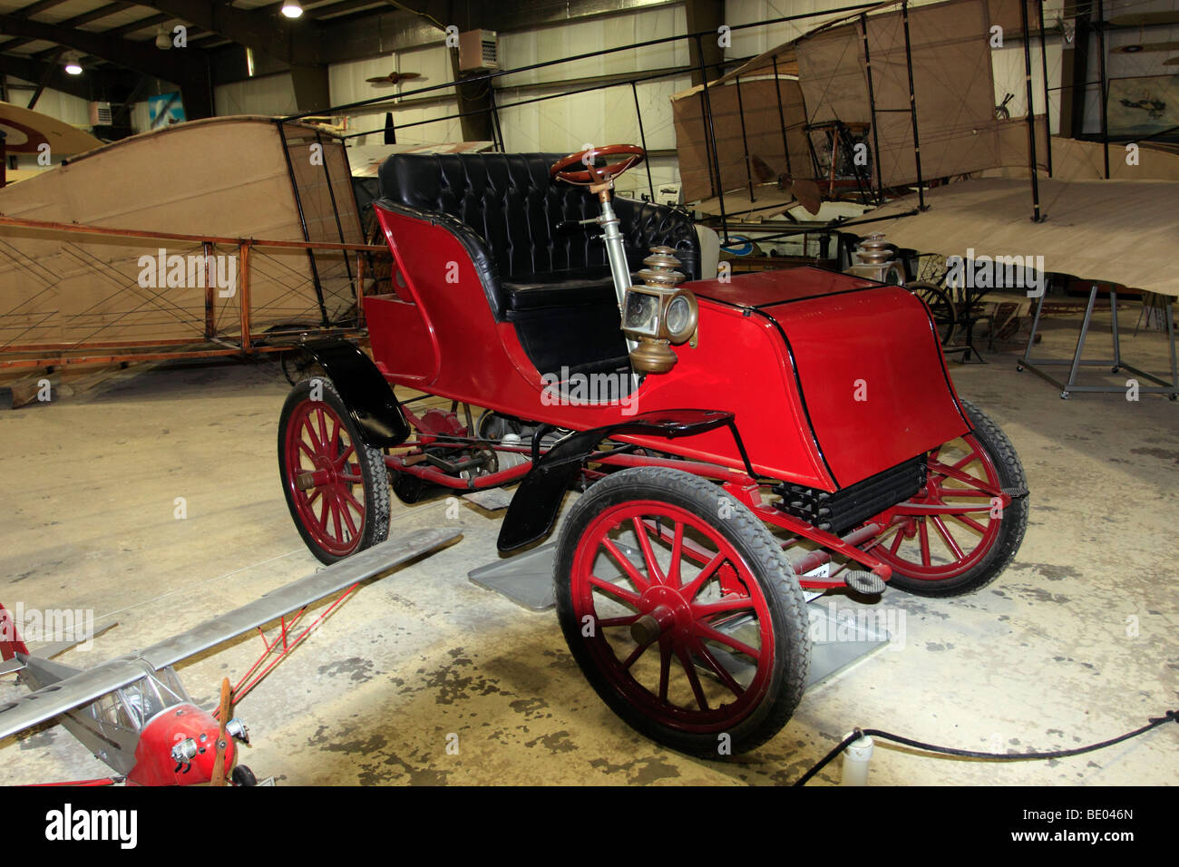 1904 ancient buggy roadster hi-res stock photography and images - Alamy