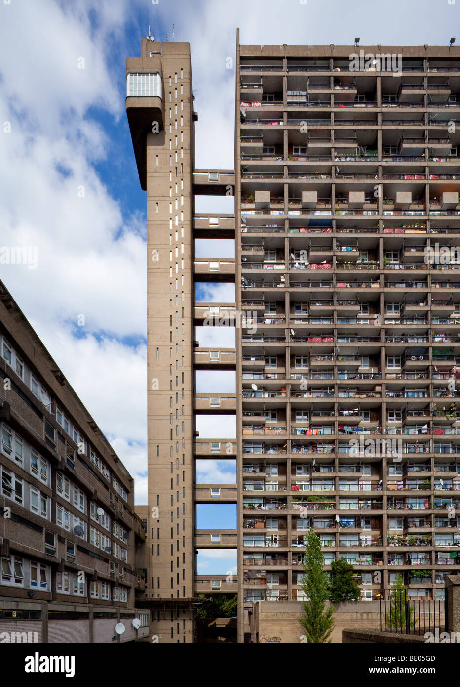 The Iconic Trellick Tower in West London, designed by Erno Goldfinger Stock Photo - Alamy