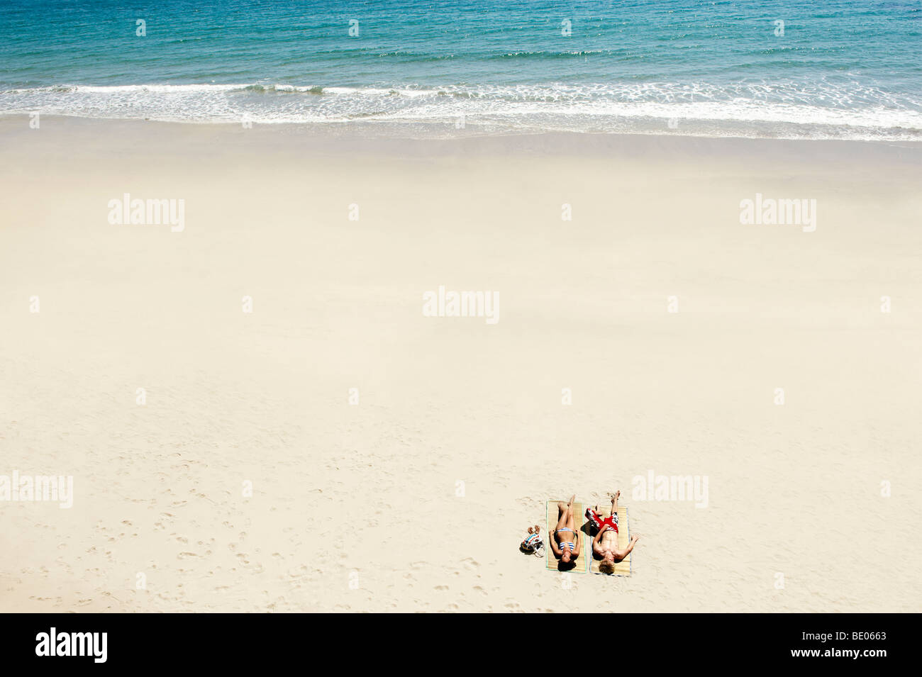 Sun bathing sunning laying people hi-res stock photography and images ...