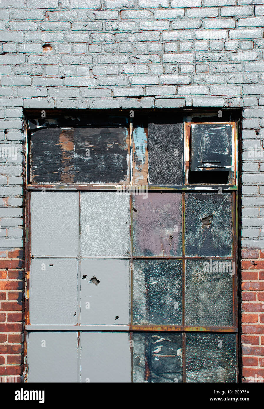 Blacked out windows hi-res stock photography and images - Alamy