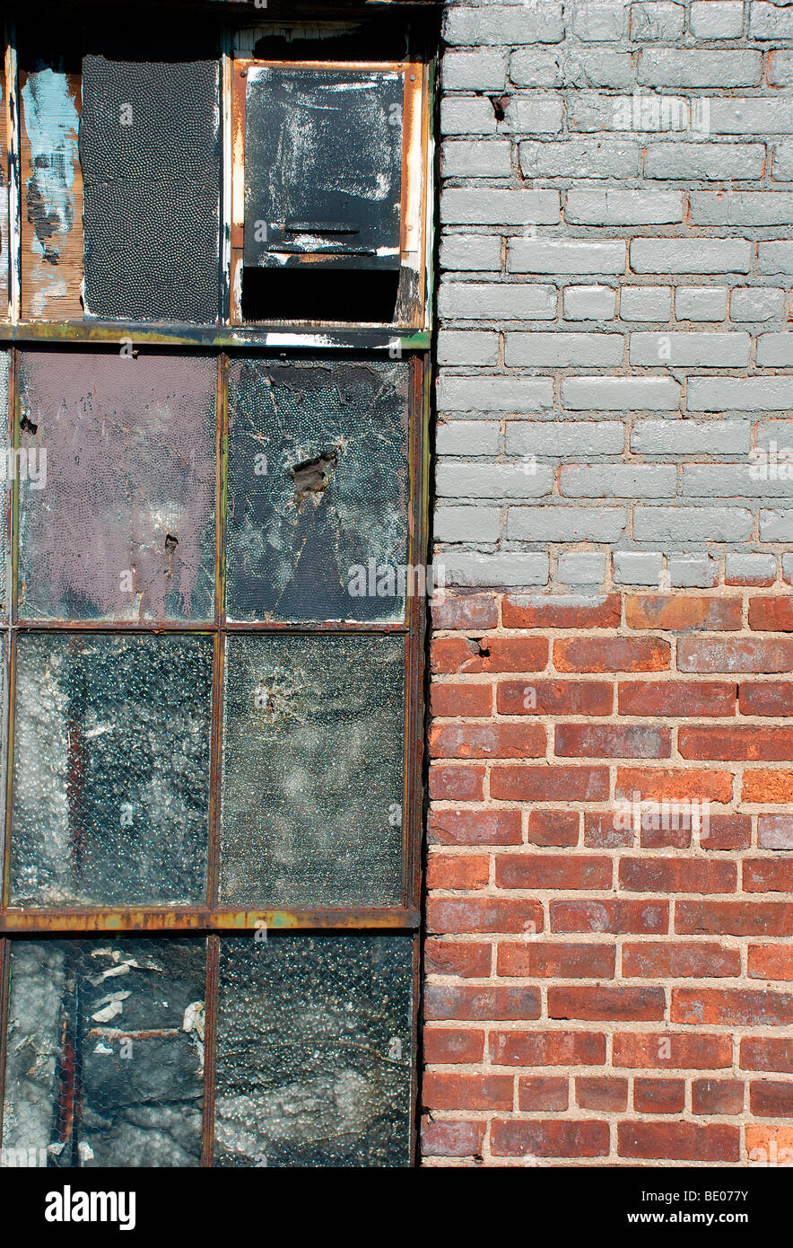 Blacked out building hi-res stock photography and images - Alamy