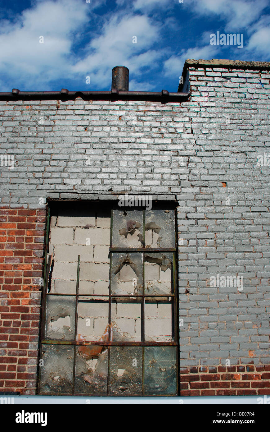 Blocked off window hi-res stock photography and images - Alamy