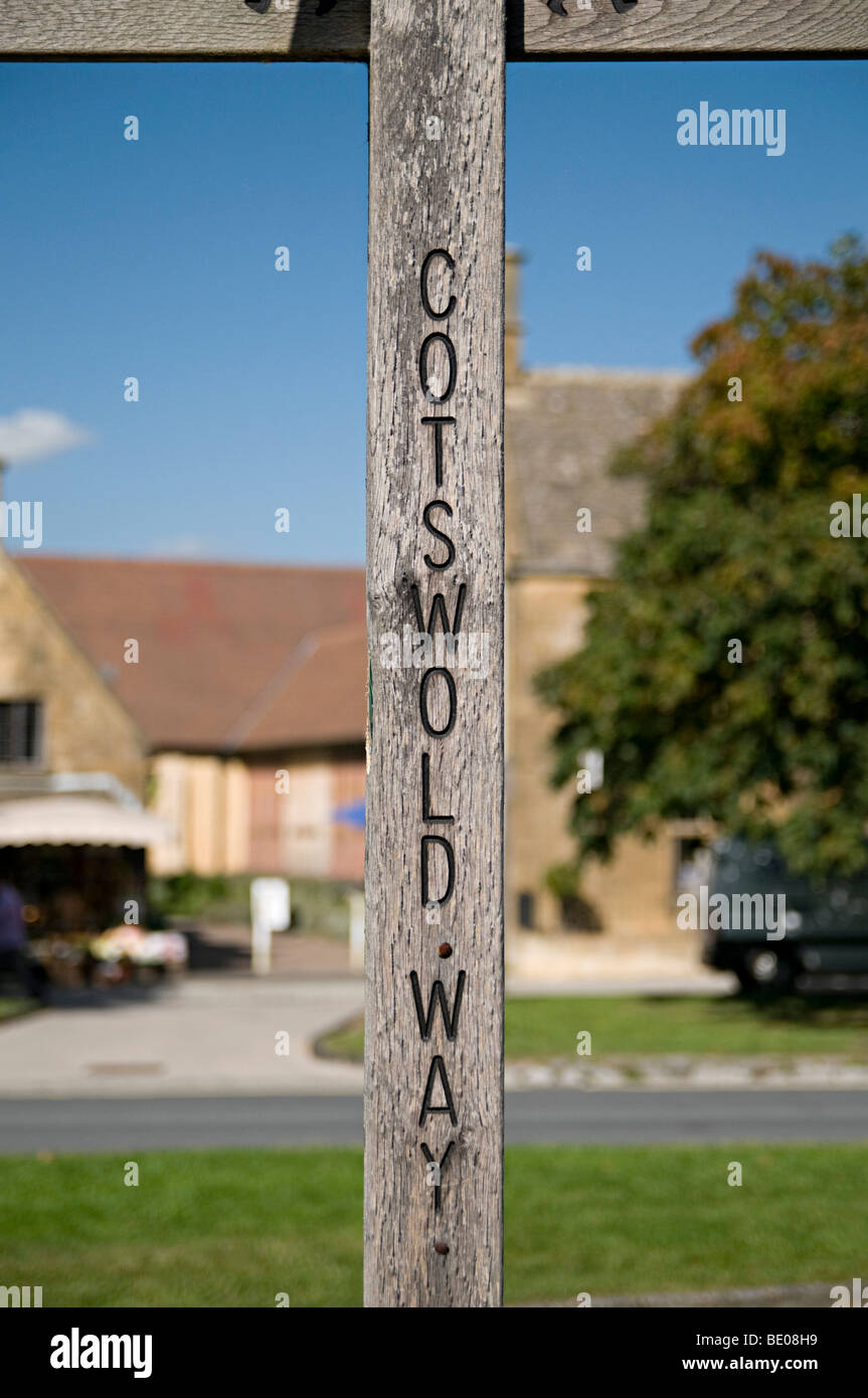 cotswold way sign Broadway Stock Photo - Alamy