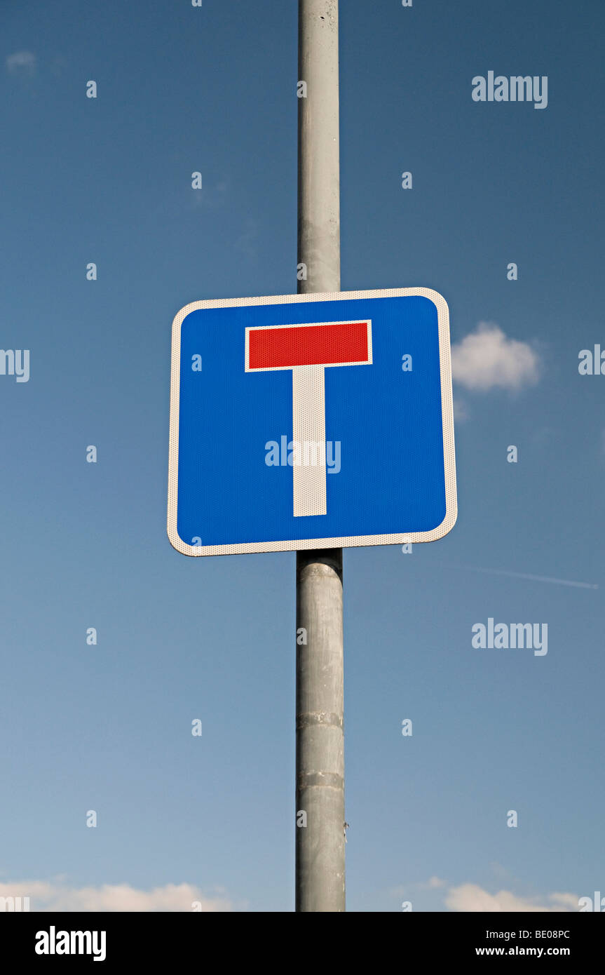 British dead end road sign hi-res stock photography and images - Alamy
