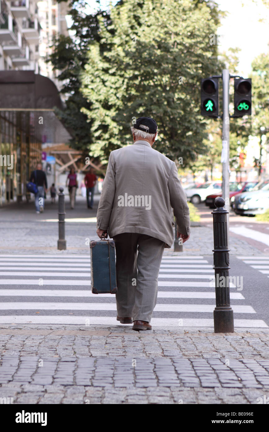 Elderly old man carrying suitcase hi-res stock photography and images ...