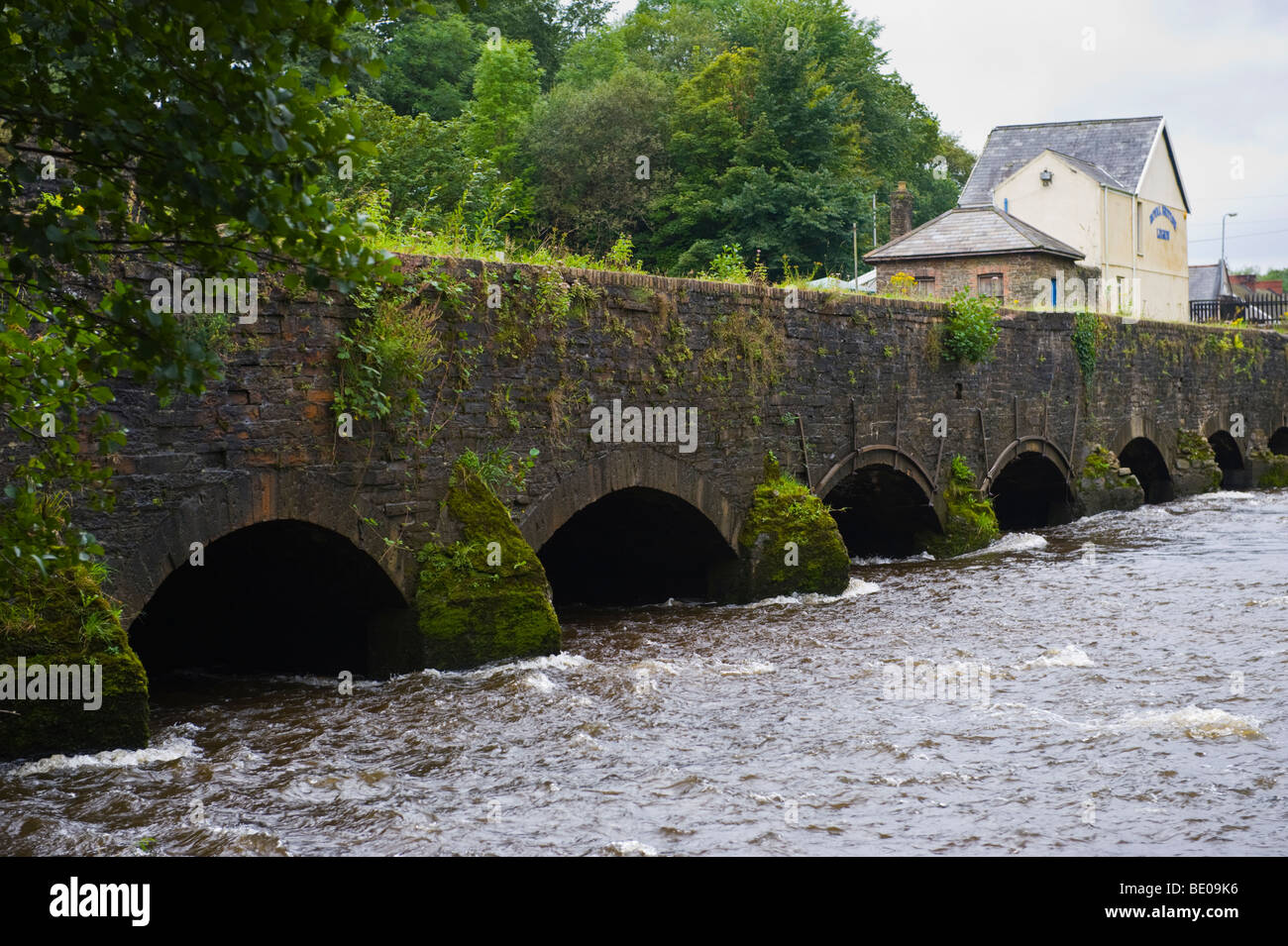 Canal aqueduct built in 1824 waterway over the River Neath at ...