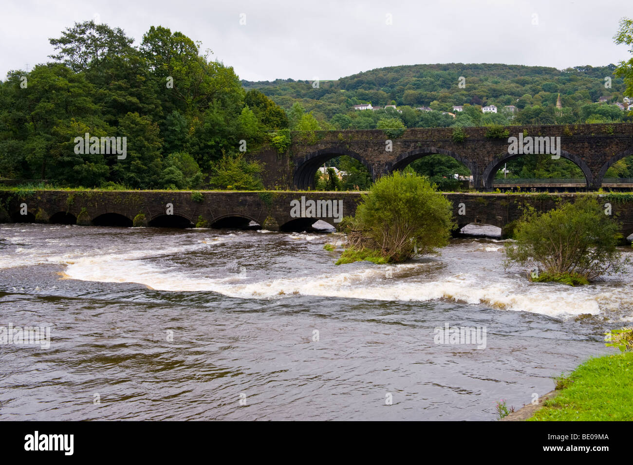 River neath hi-res stock photography and images - Alamy