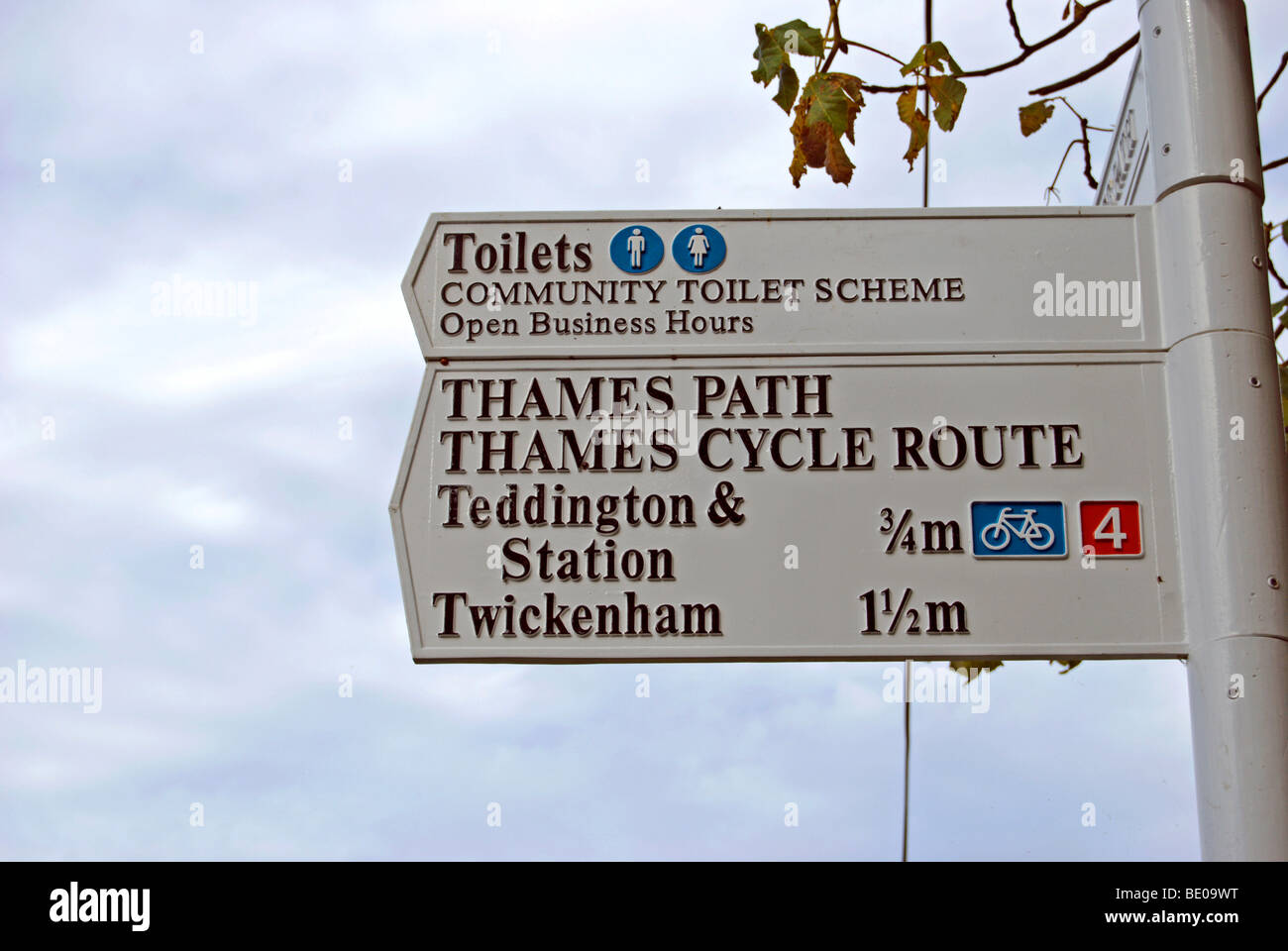 thames path and thames cycle route sign by the river thames at ...