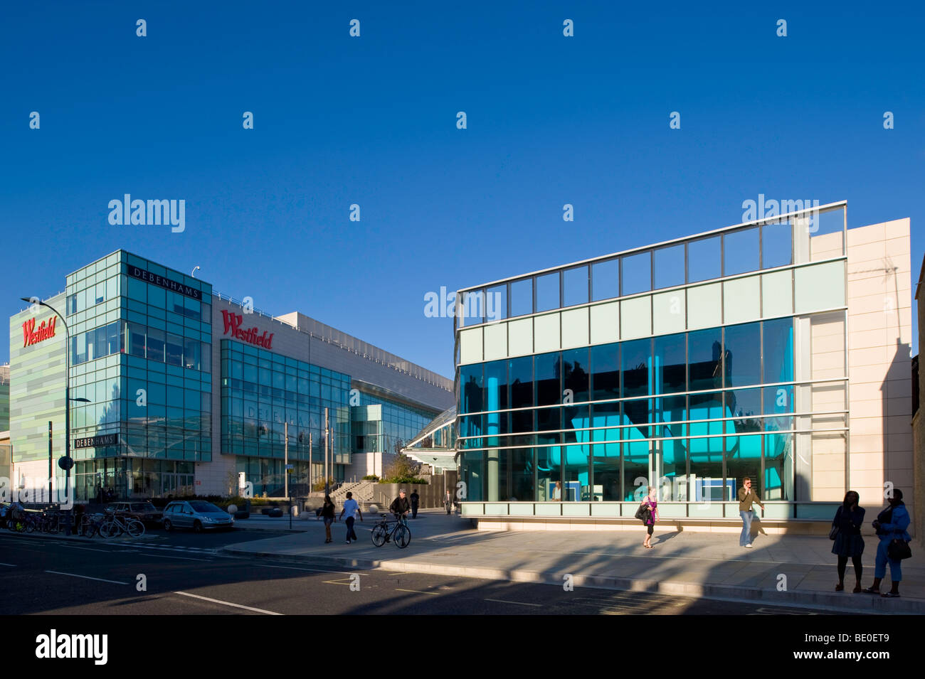 Newly built modern architecture hi-res stock photography and images - Alamy