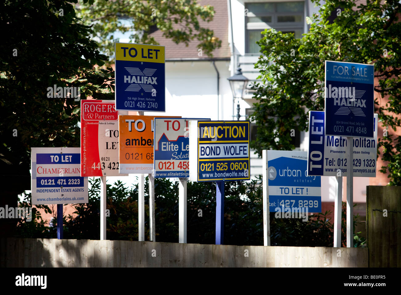 Property sale signs hi-res stock photography and images - Alamy