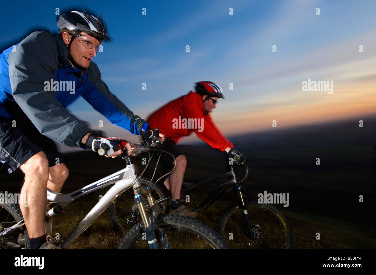 Two mountain bikers riding hi-res stock photography and images - Alamy