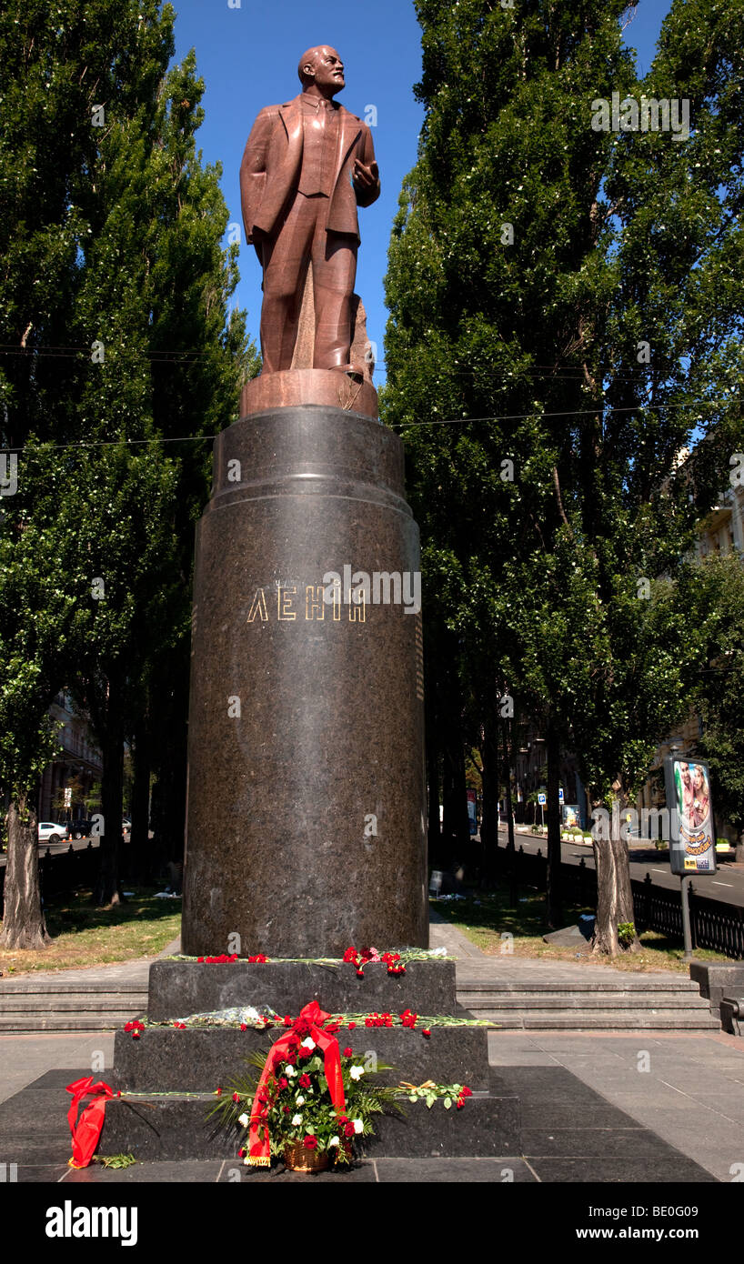 Lenin statue just off Khreschatyk Street in Kiev. In the 1930s it won ...