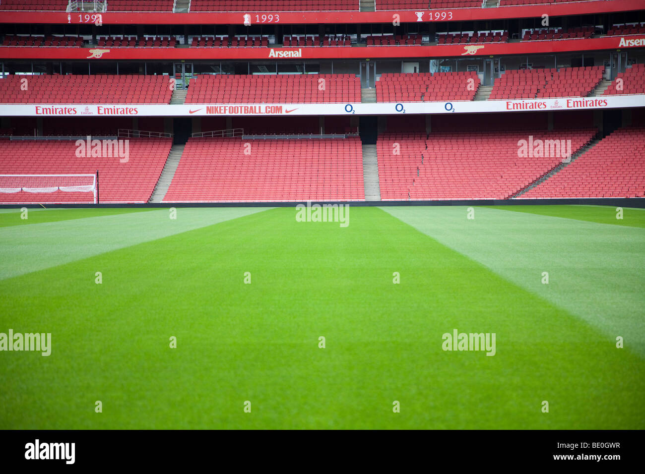 Emirates stadium pitch hi-res stock photography and images - Alamy