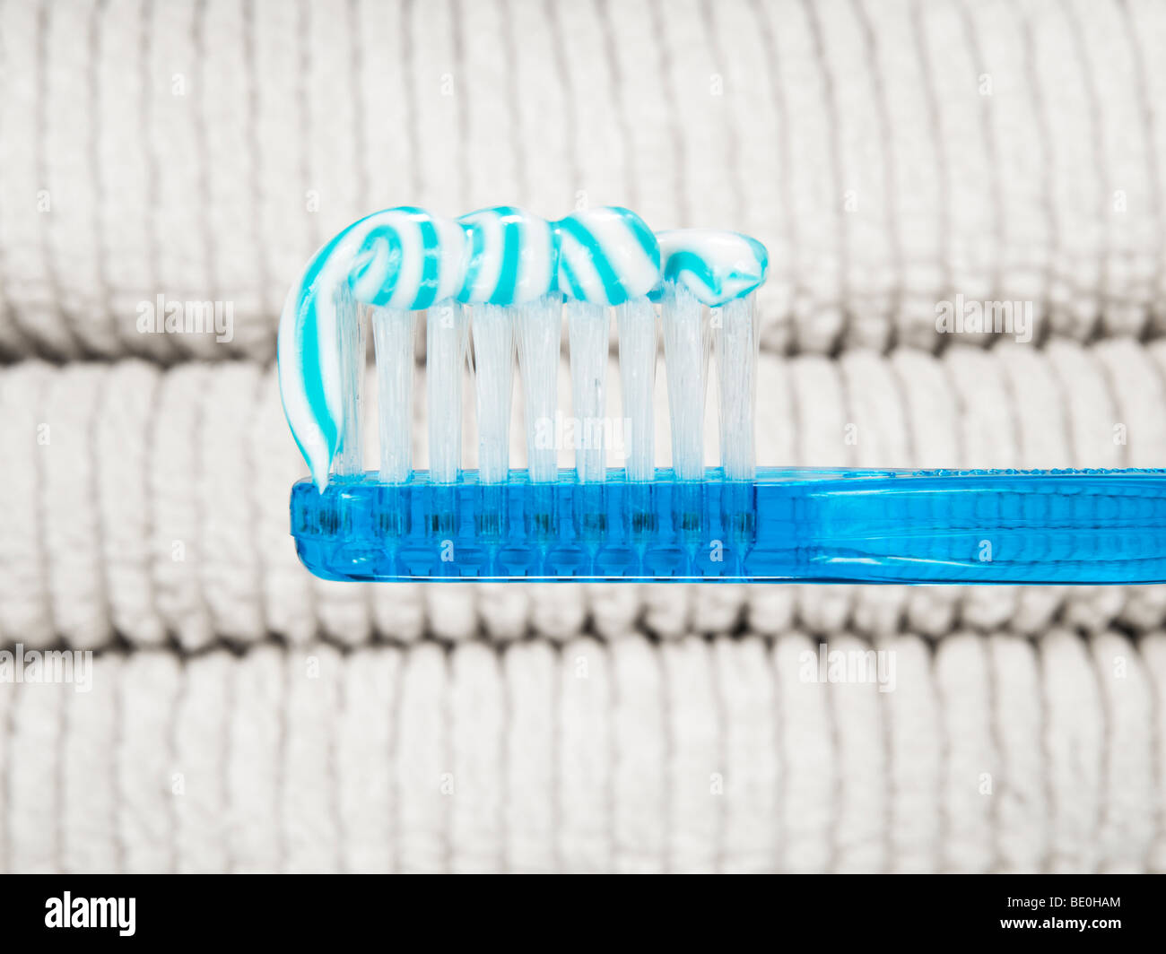 Blue white toothbrush toothpaste hi-res stock photography and images ...