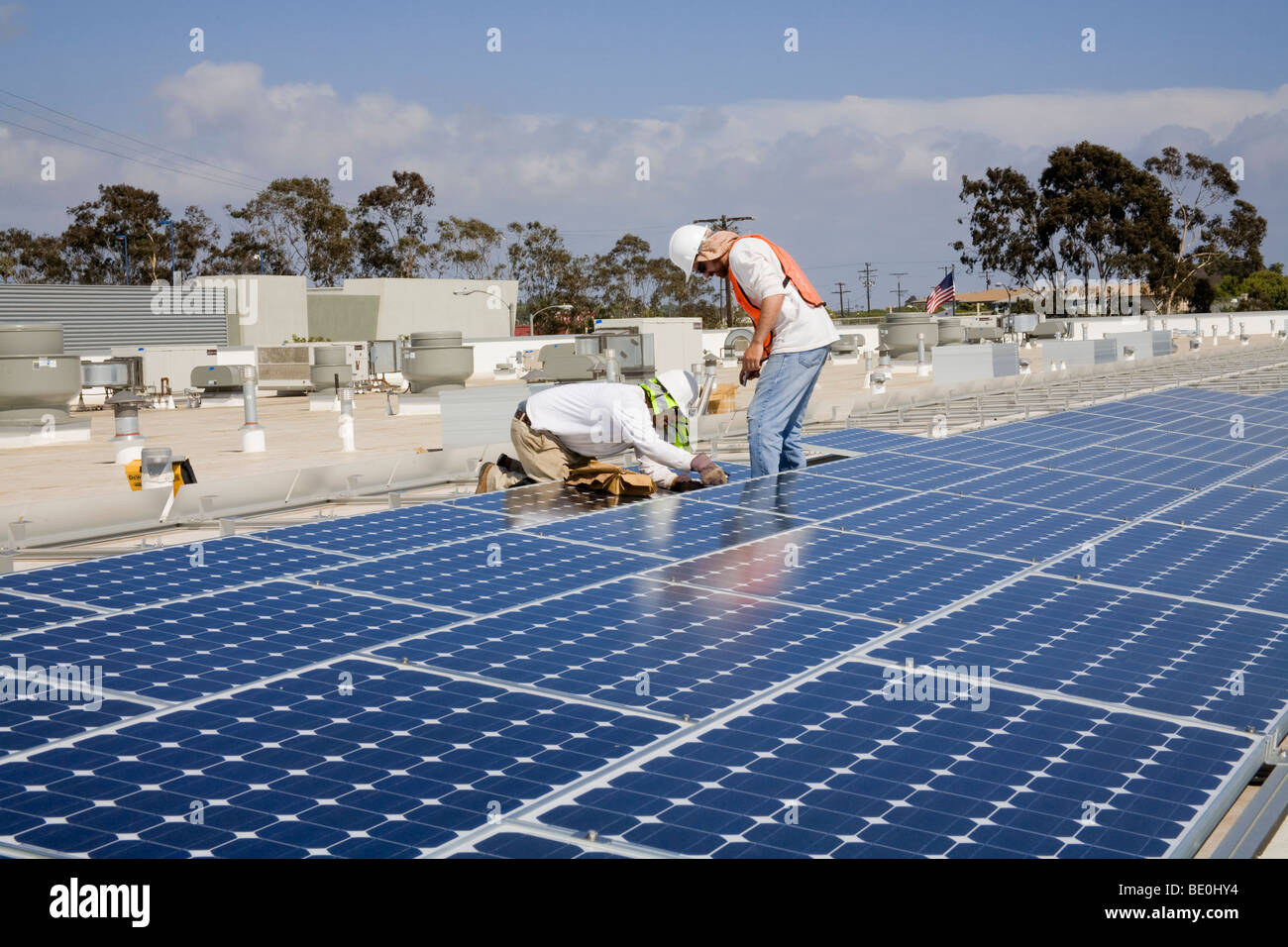 Installation of Grid-tied solar array on roof of Big Blue Bus ...