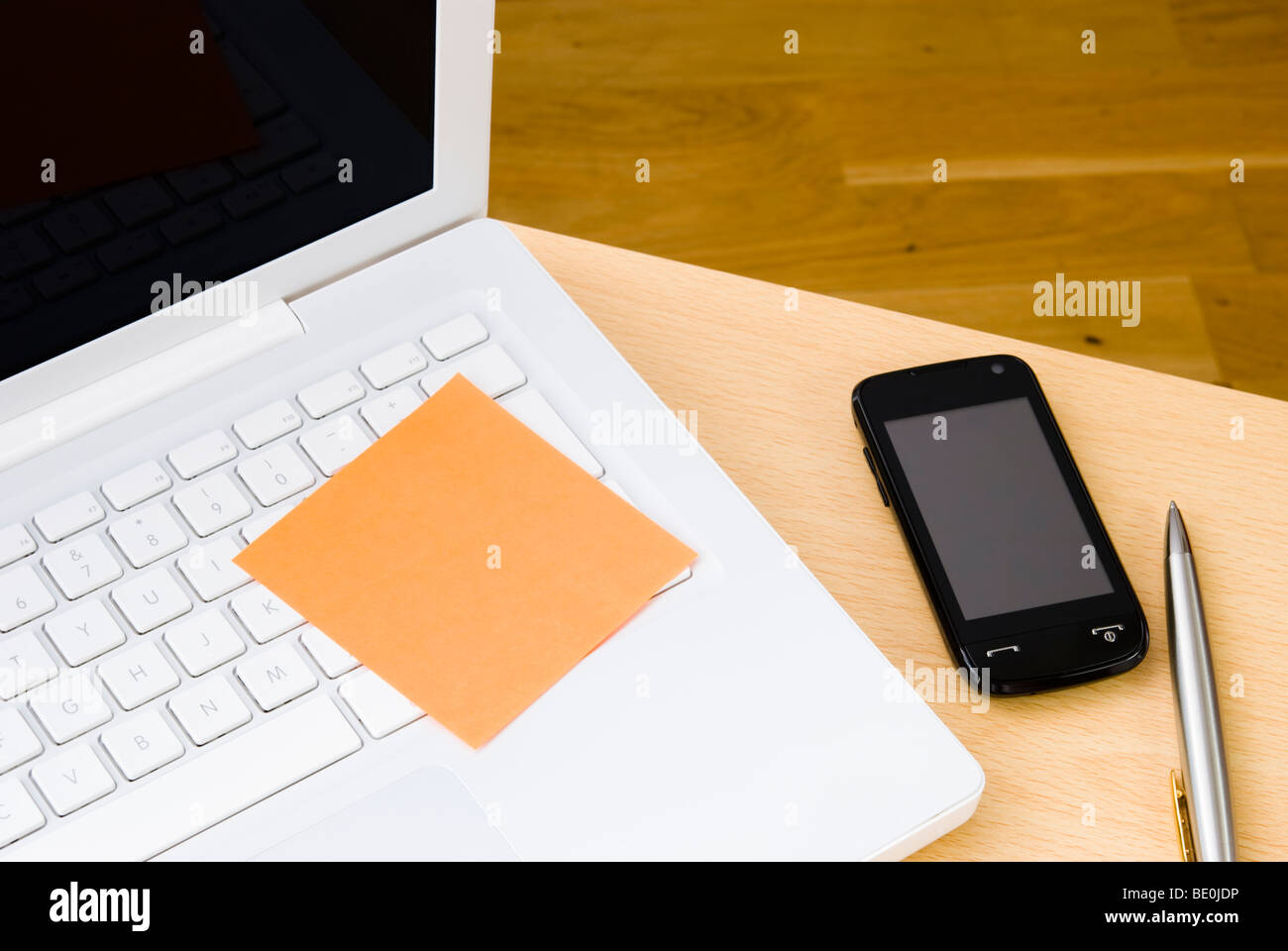 Postit computer hi-res stock photography and images - Alamy