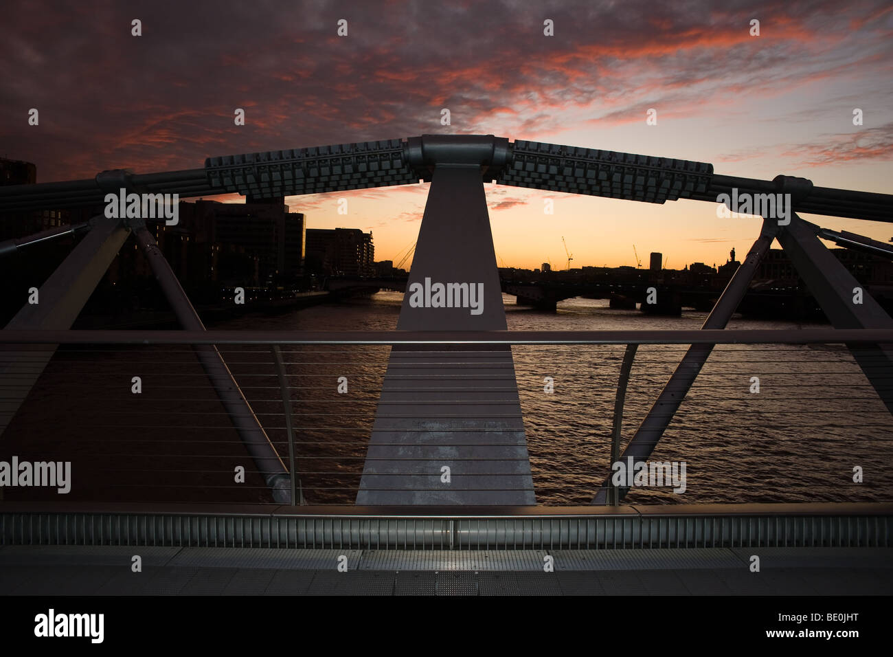 Milenium Bridge High Resolution Stock Photography and Images - Alamy
