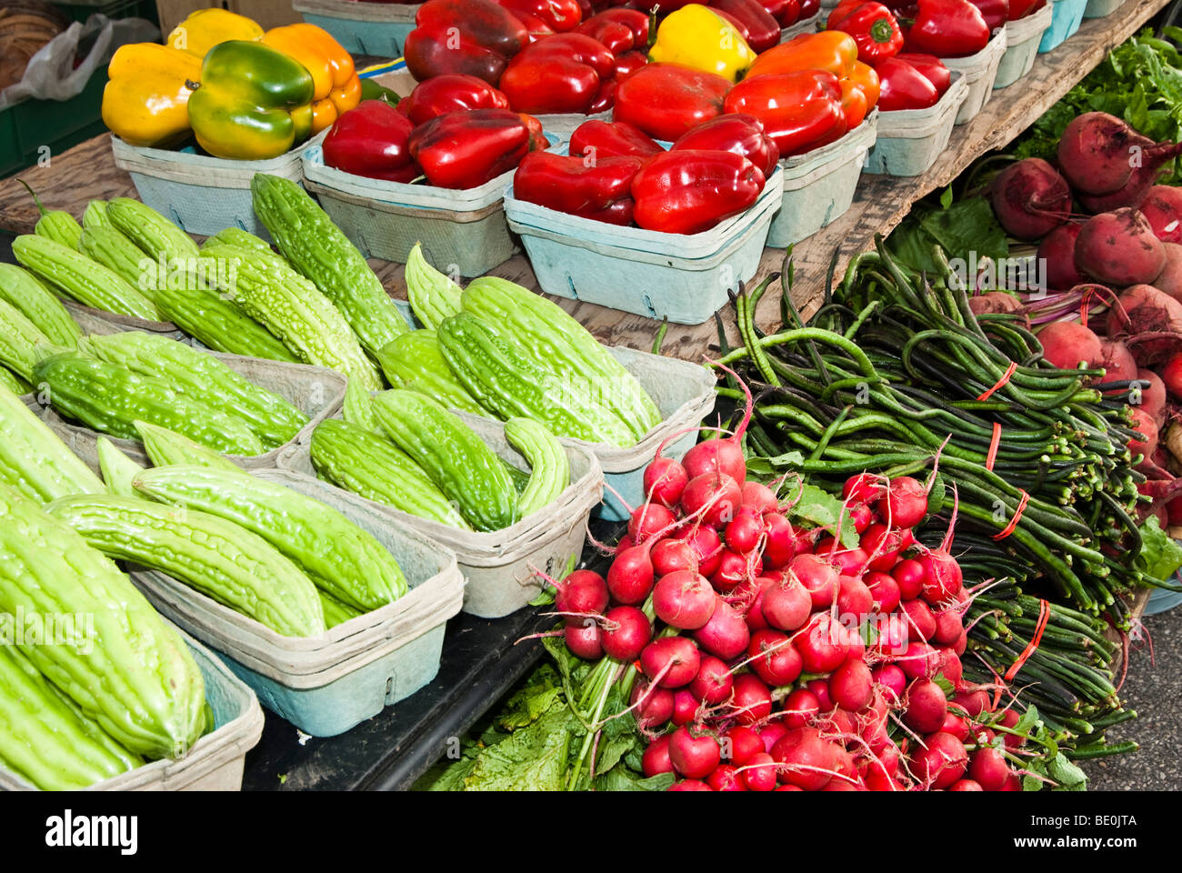 Selling food and vegetables hi-res stock photography and images - Alamy