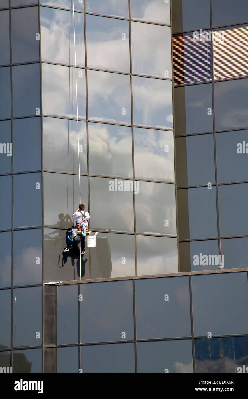 Window washers on building hi-res stock photography and images - Alamy