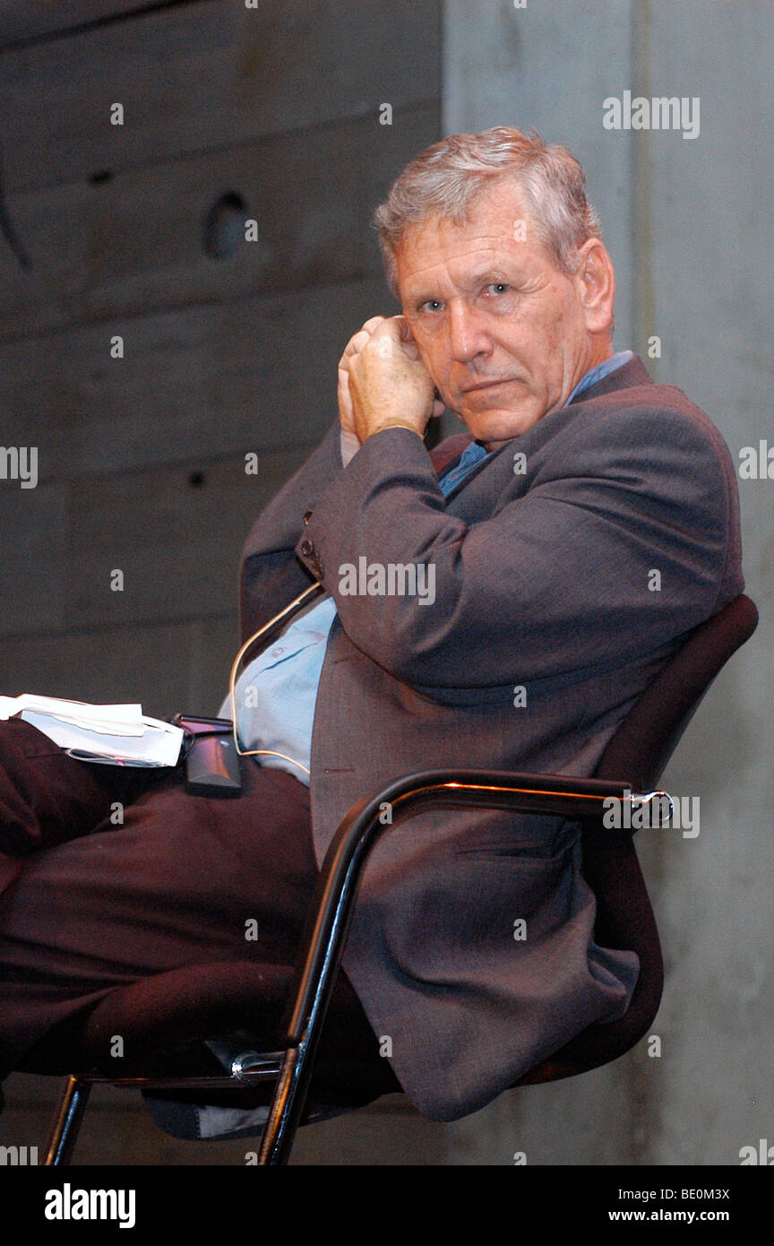 Amos oz hi-res stock photography and images - Alamy