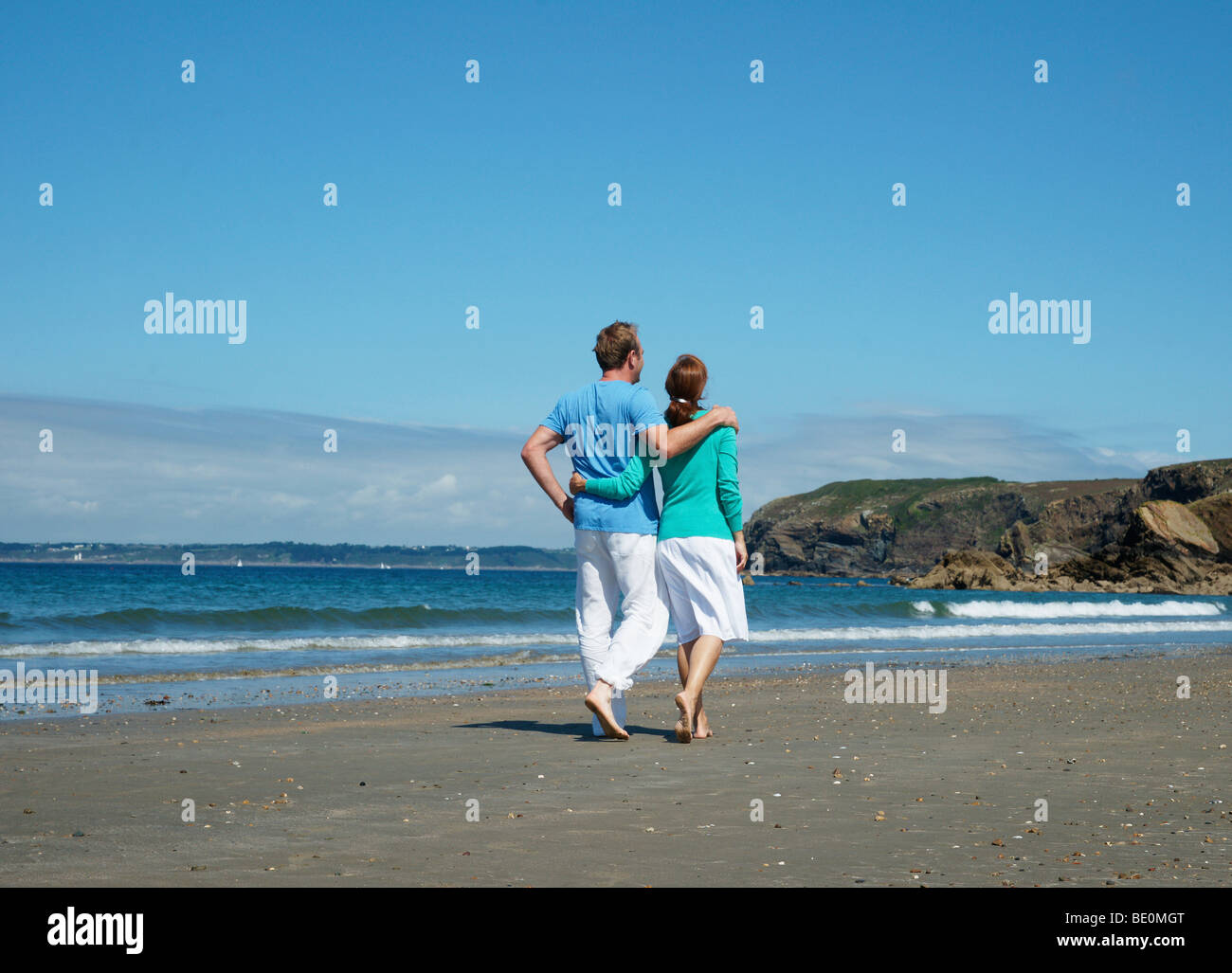 Women walk arm in arm hi-res stock photography and images - Alamy