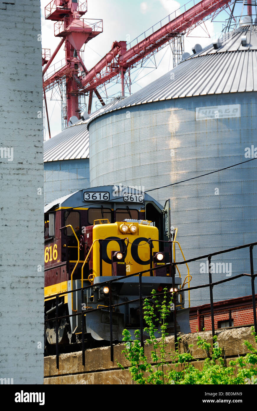 Grain silo train hi-res stock photography and images - Alamy