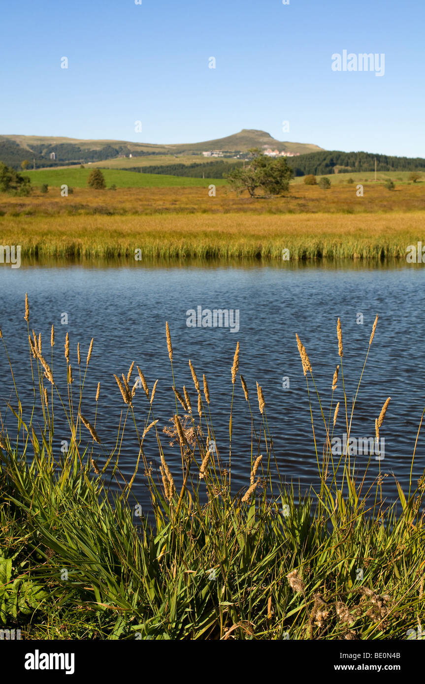 Small water tarn hi-res stock photography and images - Alamy
