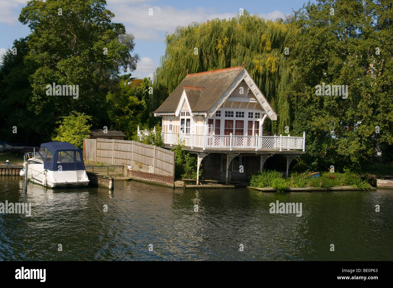 Thames boathouse hi-res stock photography and images - Alamy