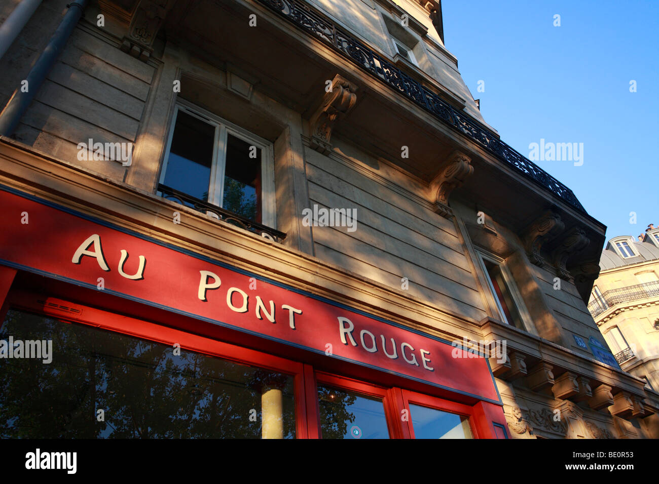 Au pont rouge hi-res stock photography and images - Alamy