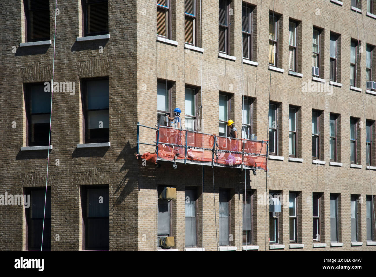 Exterior nyc office building working hi-res stock photography and ...