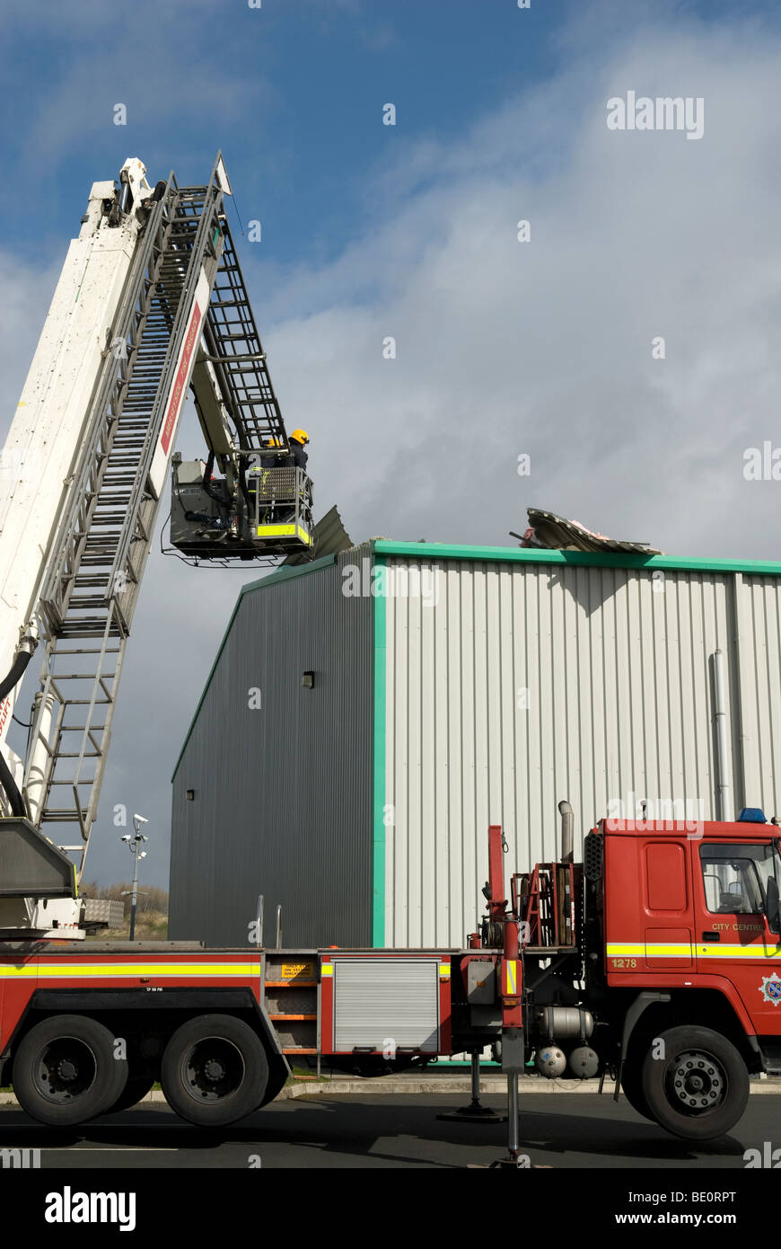 Fire rescue service hydraulic platform High Resolution Stock ...