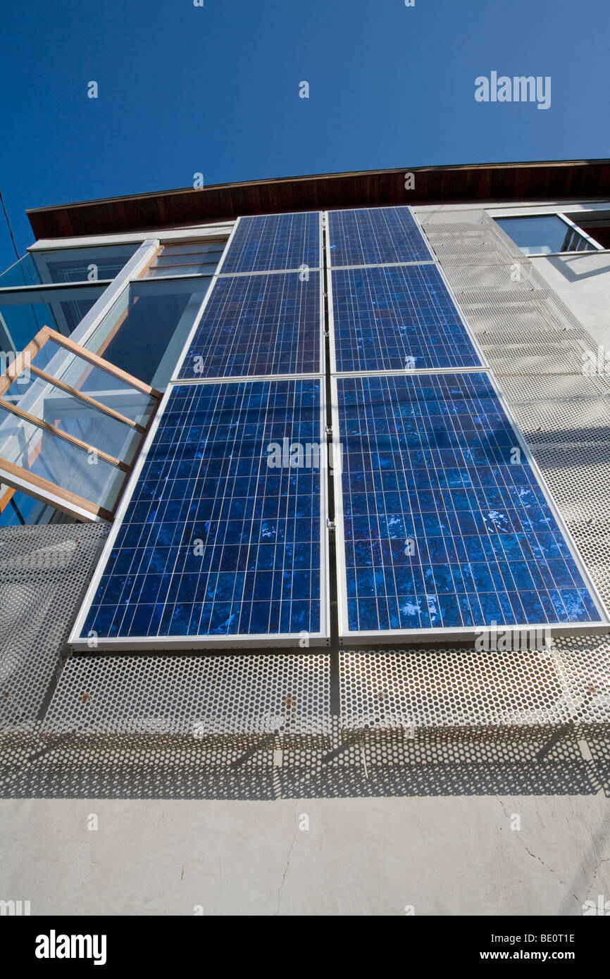 California homes solar panels hi-res stock photography and images - Alamy