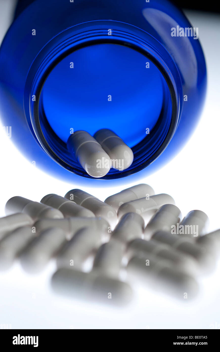 Drugs vertical hi-res stock photography and images - Alamy