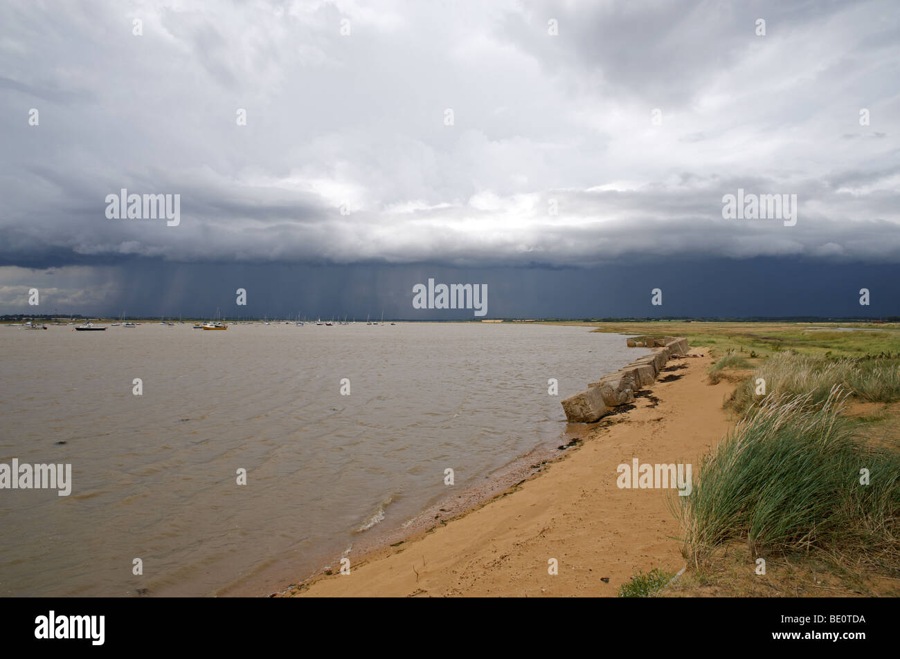 Clouds and river hi-res stock photography and images - Alamy