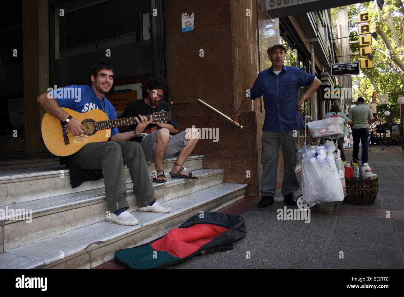 Man men males male performers performer performing fun hi-res stock ...