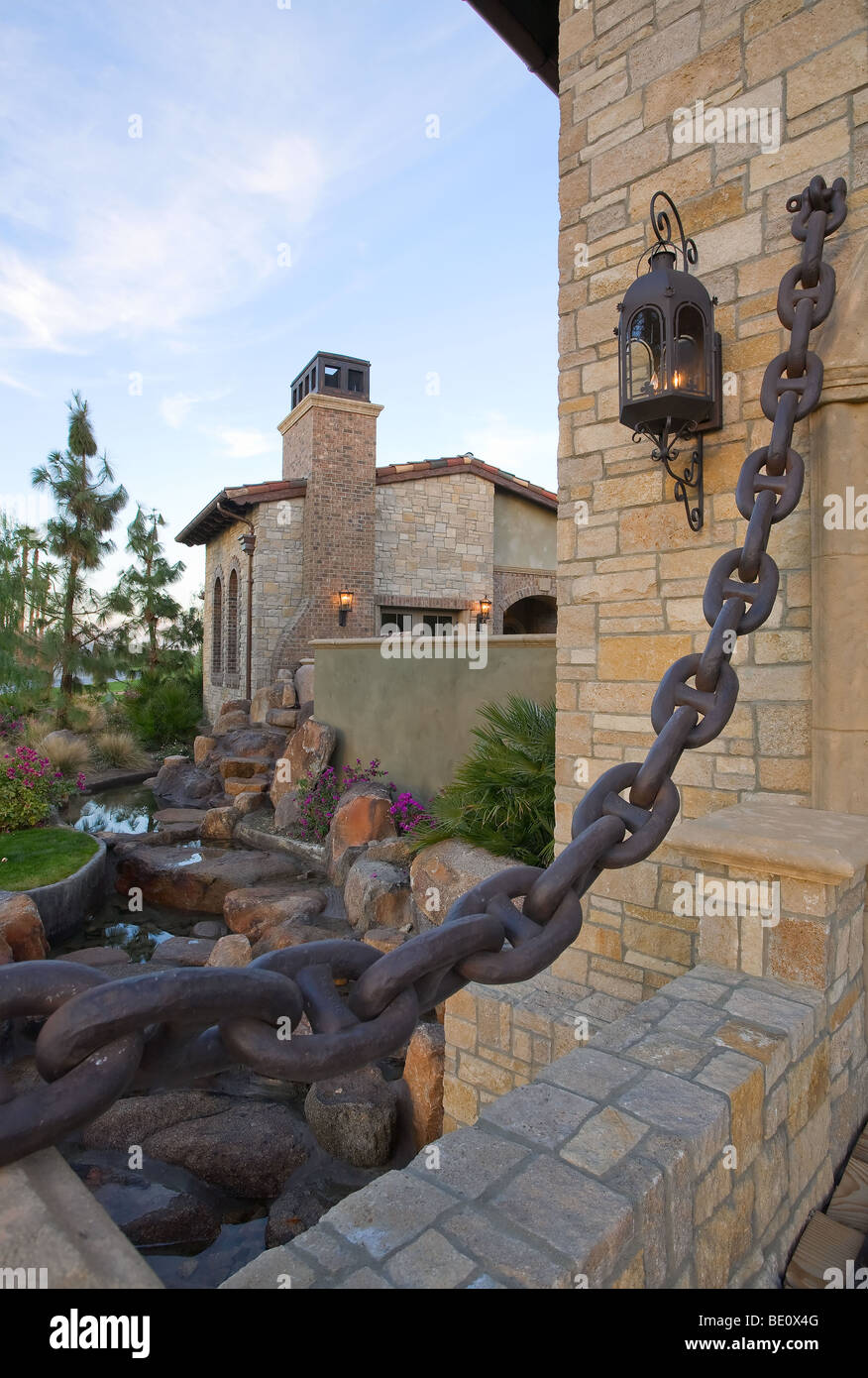 Chain connected hi-res stock photography and images - Alamy