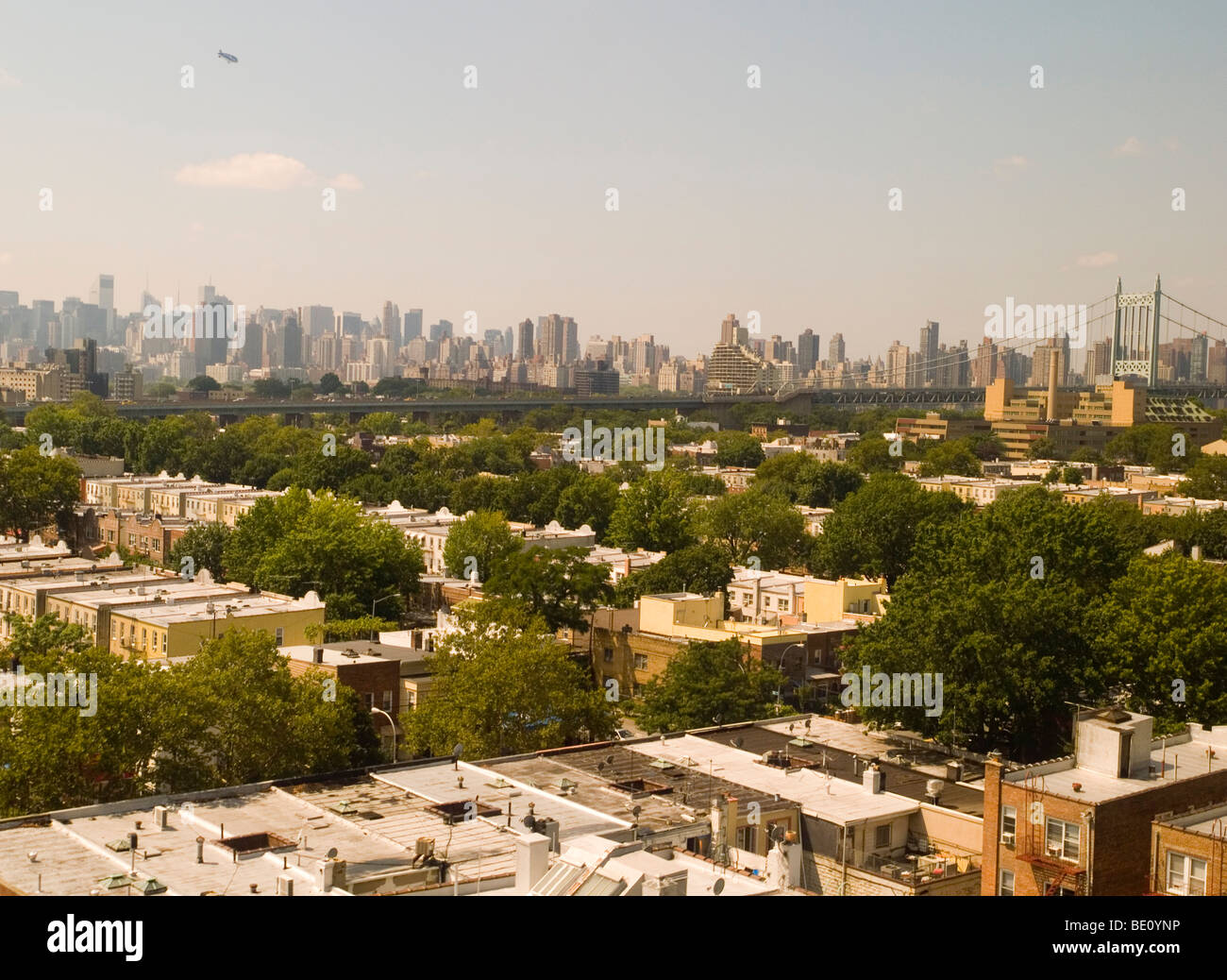 Train from big city hi-res stock photography and images - Alamy