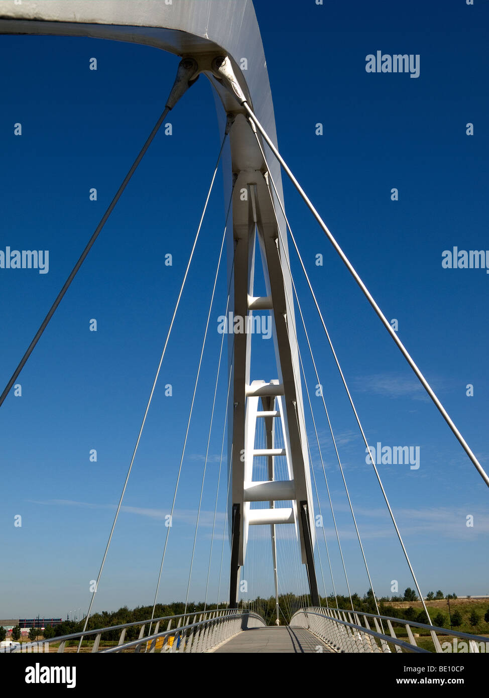 Infinity bridge river not singapore hi-res stock photography and images ...