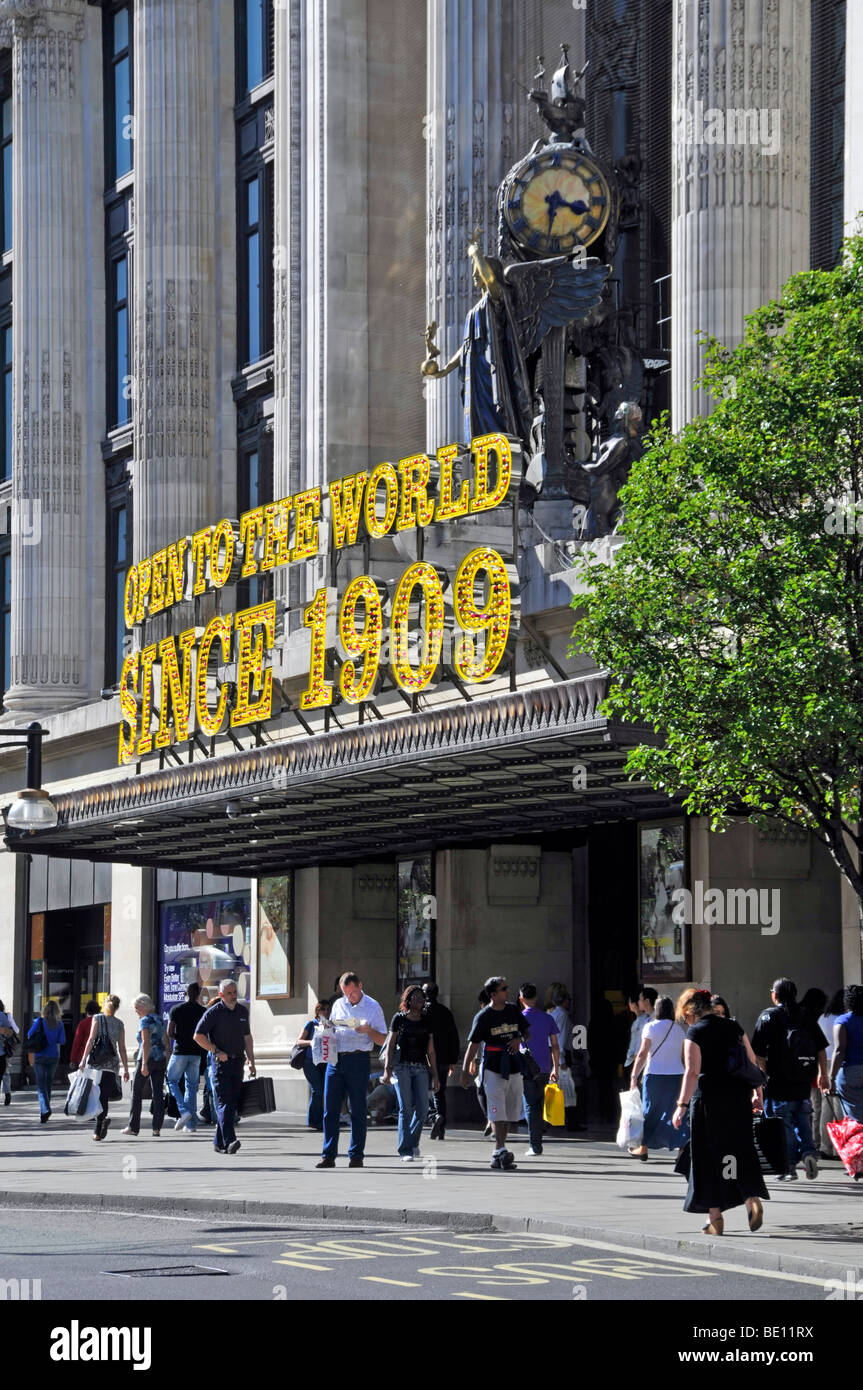 Selfridges store front hi-res stock photography and images - Alamy