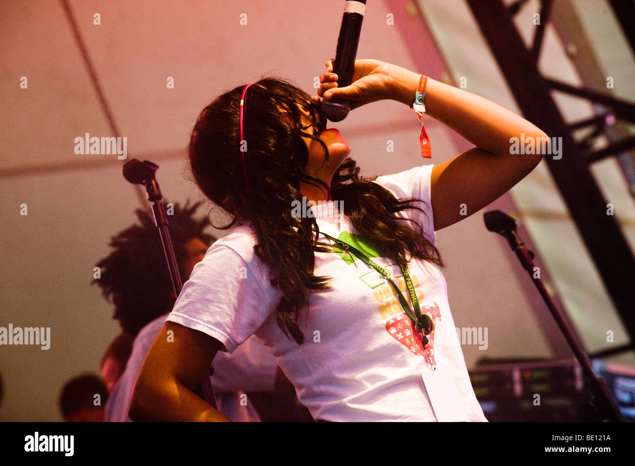 Jenna G from The Qemists performing live at The Glade Festival 2009 ...