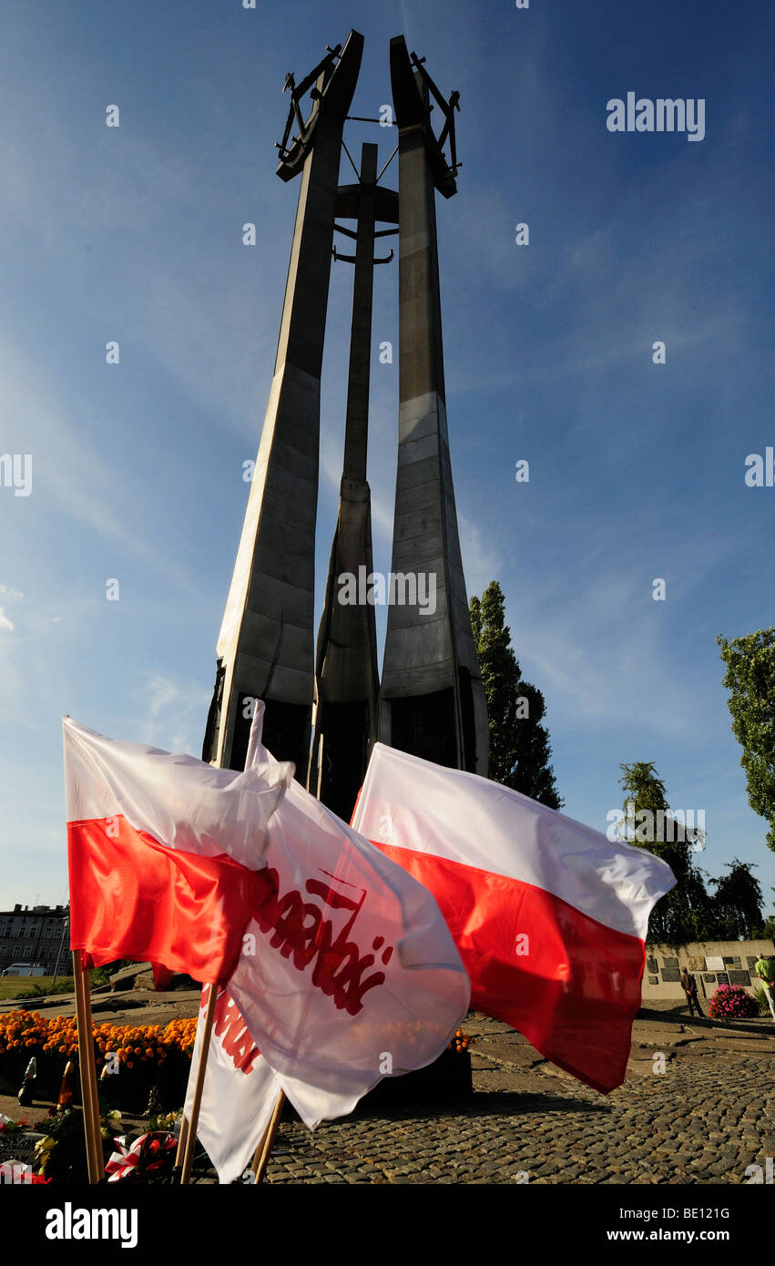 Danzig solidarity square memorial vertical solidarity flags solidarnosc ...
