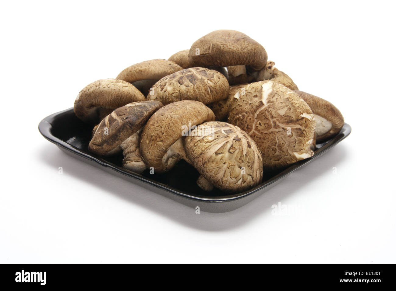 Raw shitake japanese mushrooms hi-res stock photography and images - Alamy