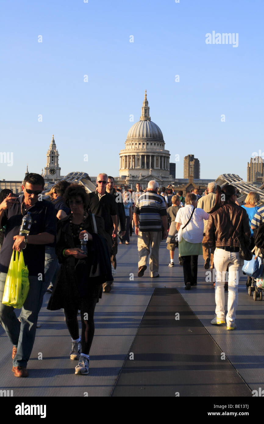 people crossing the millennium bridge in london Stock Photo - Alamy