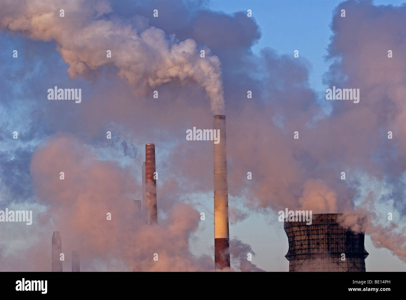 Shell rhineland oil refinery cologne hi-res stock photography and ...