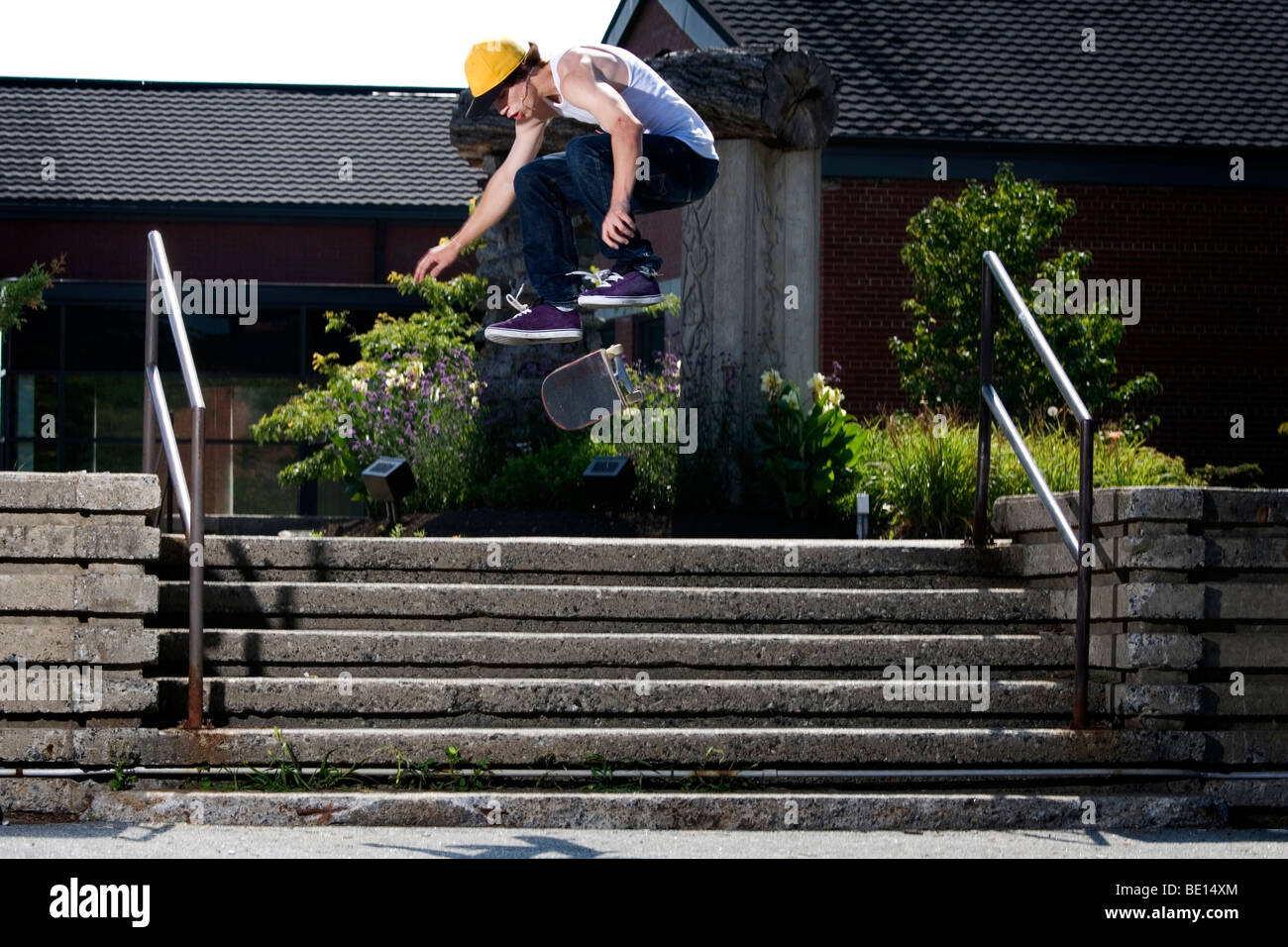 Kickflip hi-res stock photography and images - Alamy