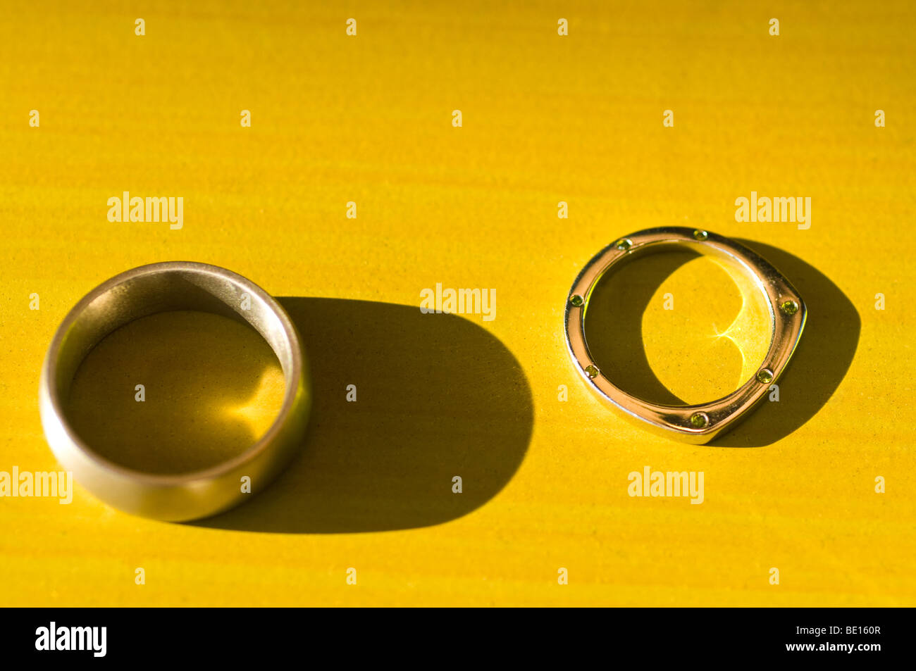 Two wedding rings Stock Photo - Alamy