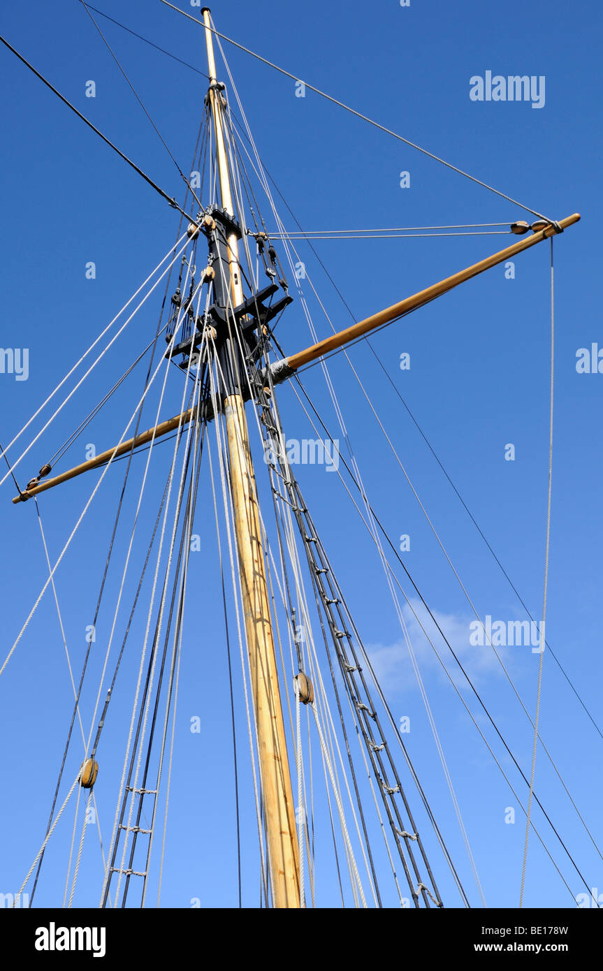 Rigging on HMS Pickle was a 10-gun topsail schooner of the Royal Navy ...