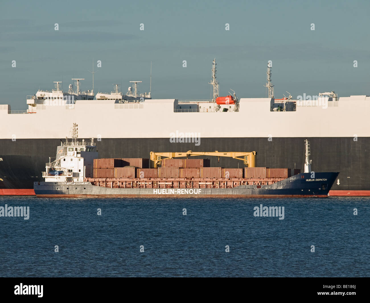 Cargo dispatch hi-res stock photography and images - Alamy