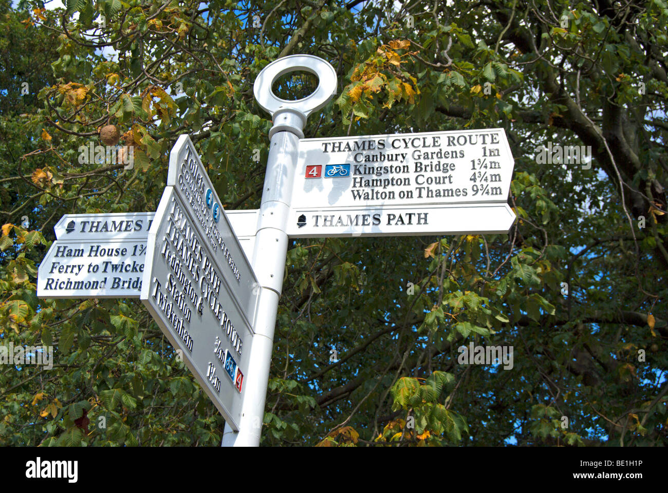 Signpost cycle path signs hi-res stock photography and images - Alamy